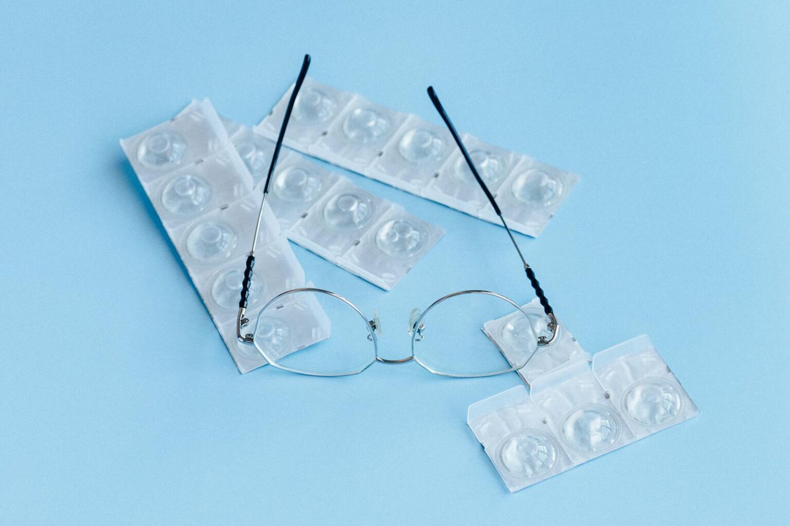 The Silent Strain: How Contact Lens Dryness Affects Millions Worldwide ...